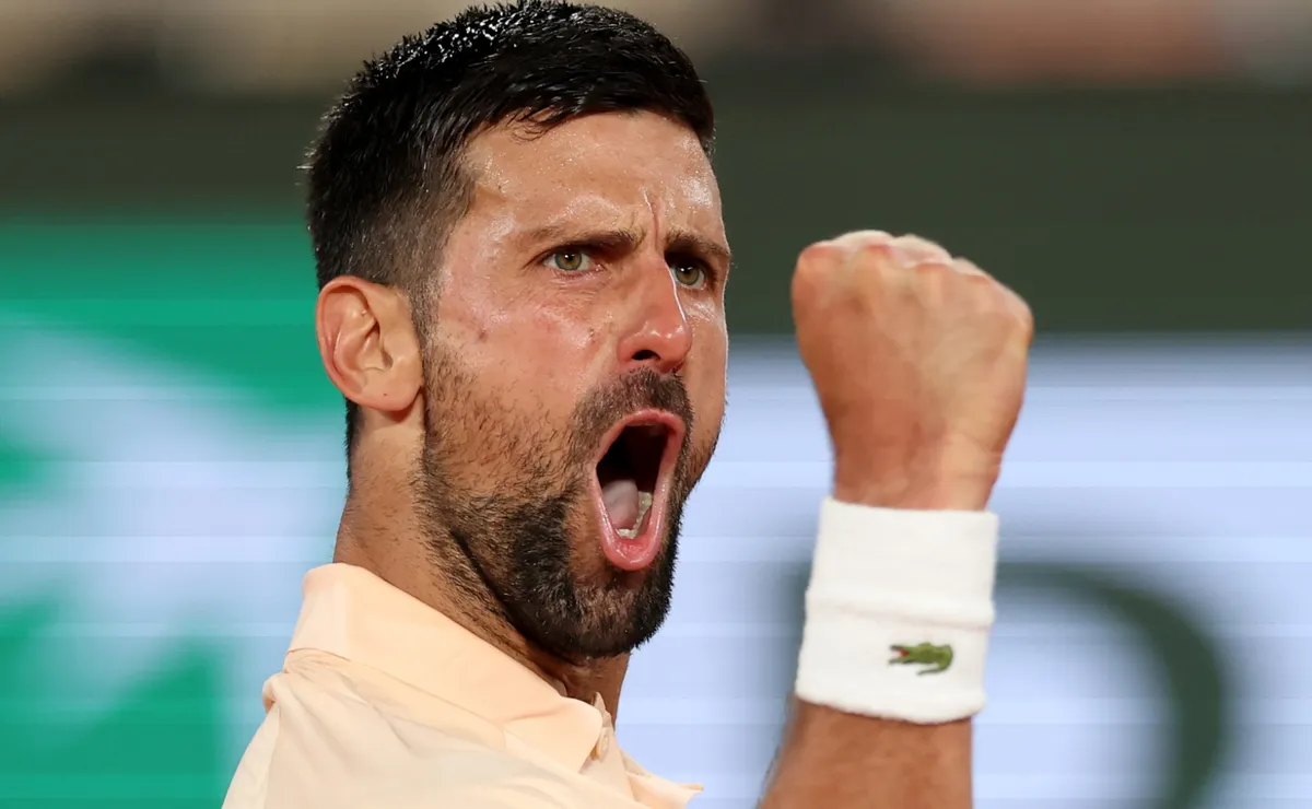 Novak Djokovic breaks Roger Federer’s historic Grand Slam record after ...