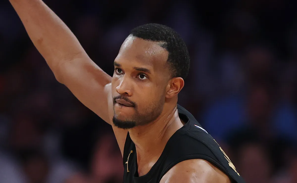 Cavaliers reportedly unlikely to trade Evan Mobley for Giannis ...