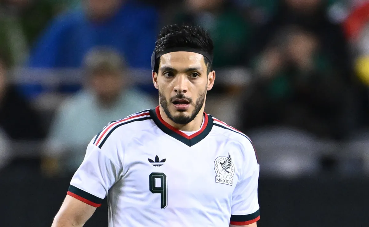 Why Raul Jimenez plays with a headband at the 2026 World Cup with ...