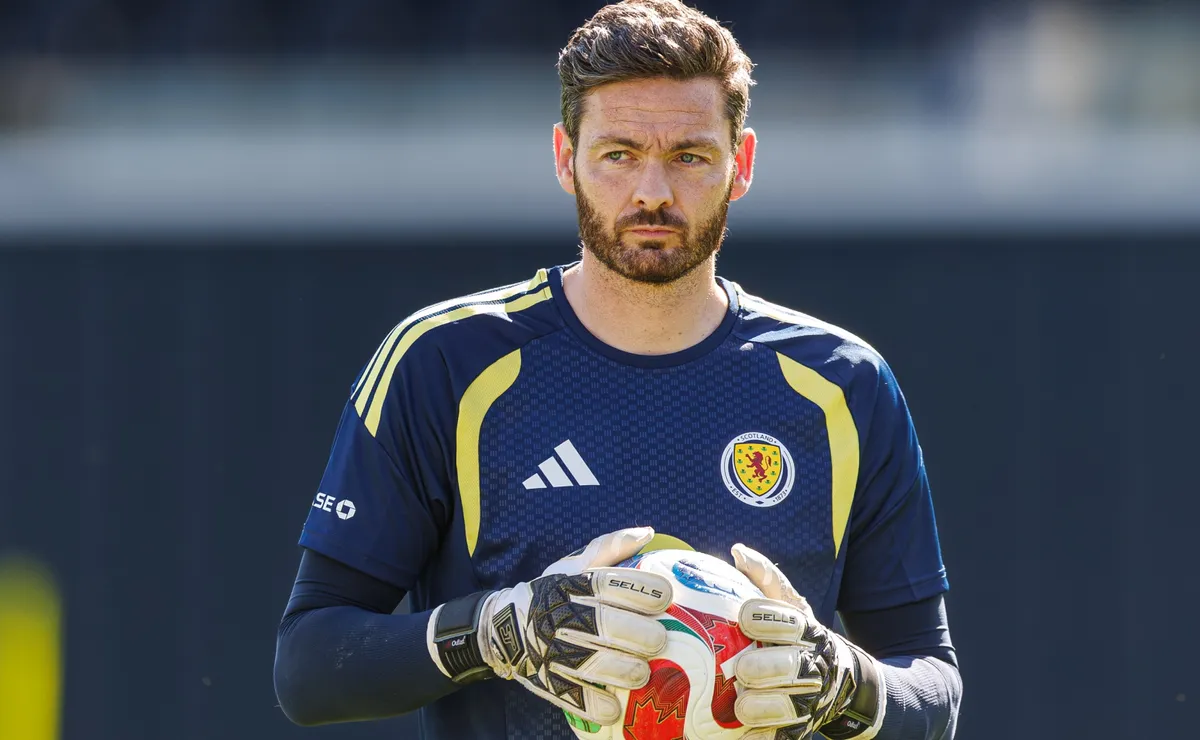 Craig Gordon's profile: Age, career and everything about the oldest ...