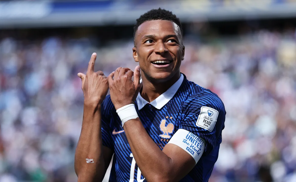 Video: Kylian Mbappe surpasses Pele's World Cup goals to break French ...