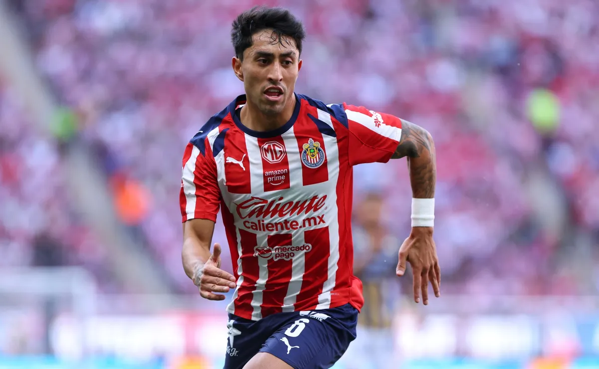 ¿Qué pasó con Govea? El motivo que lo dejó fuera del 11 titular de Chivas