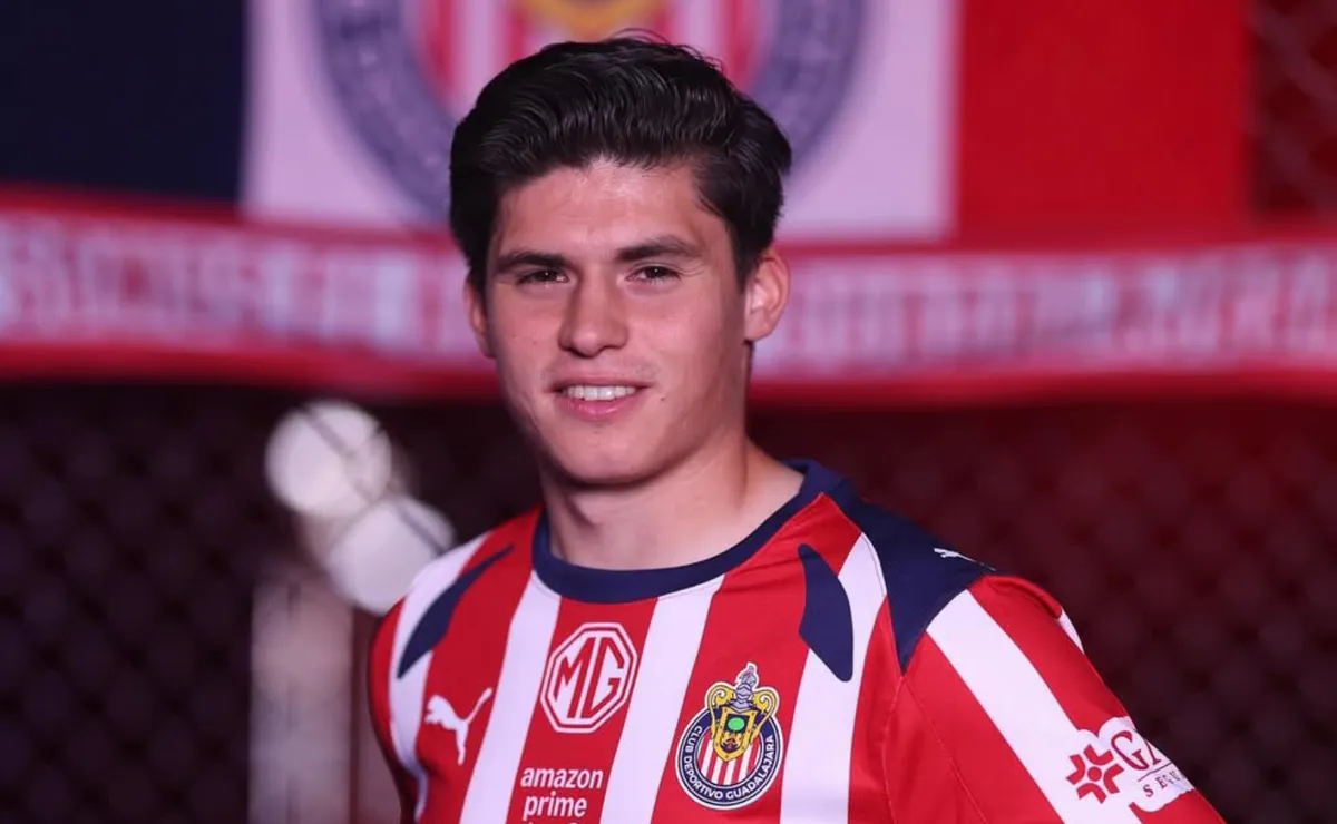 ¡Ya es oficial! Así anunció Chivas el fichaje de Jonathan Pérez
