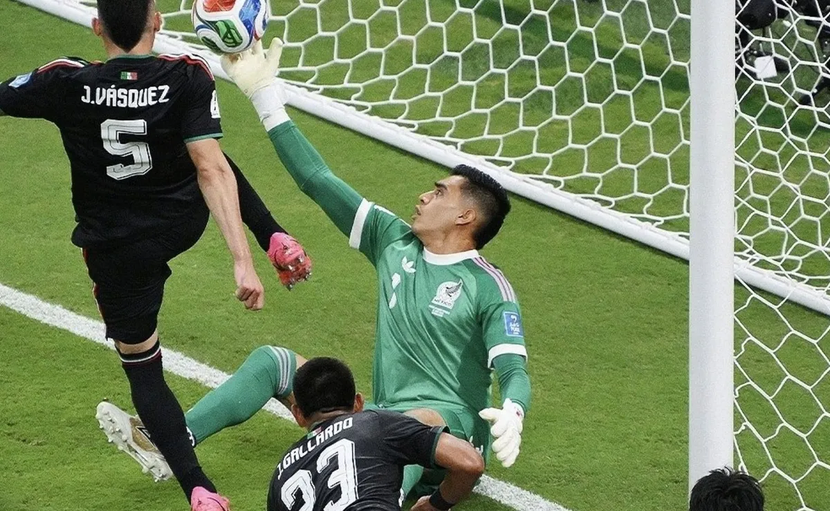 La salvada de Raúl Rangel que hizo reaccionar a FIFA