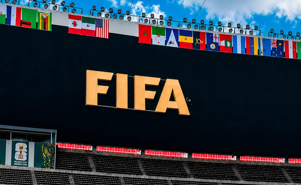 Estadio Ciudad de México luce las banderas de los países del Mundial