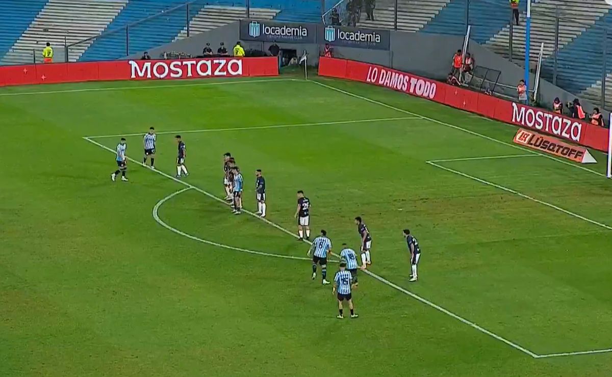 El golazo de tiro libre de Juanfer Quintero para que Racing le gane a ...