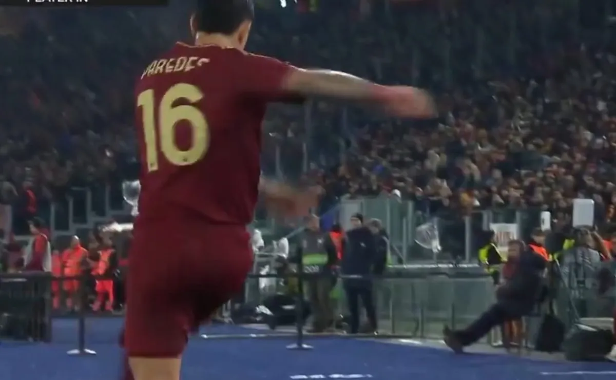 Mientras negocia con Boca, Leo Paredes estalló de bronca en el partido ...