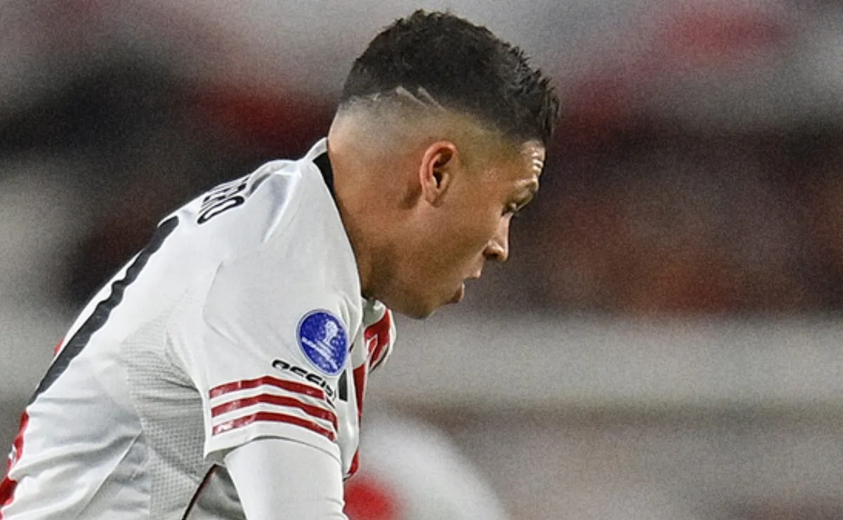 Juanfer Quintero recibió un curioso regalo tras el empate entre River y ...