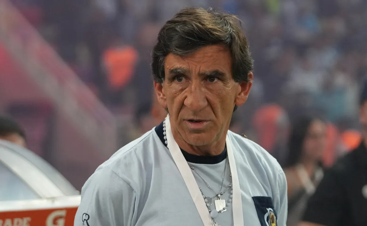 Racing echó a Gustavo Costas tras las eliminaciones en la Copa ...