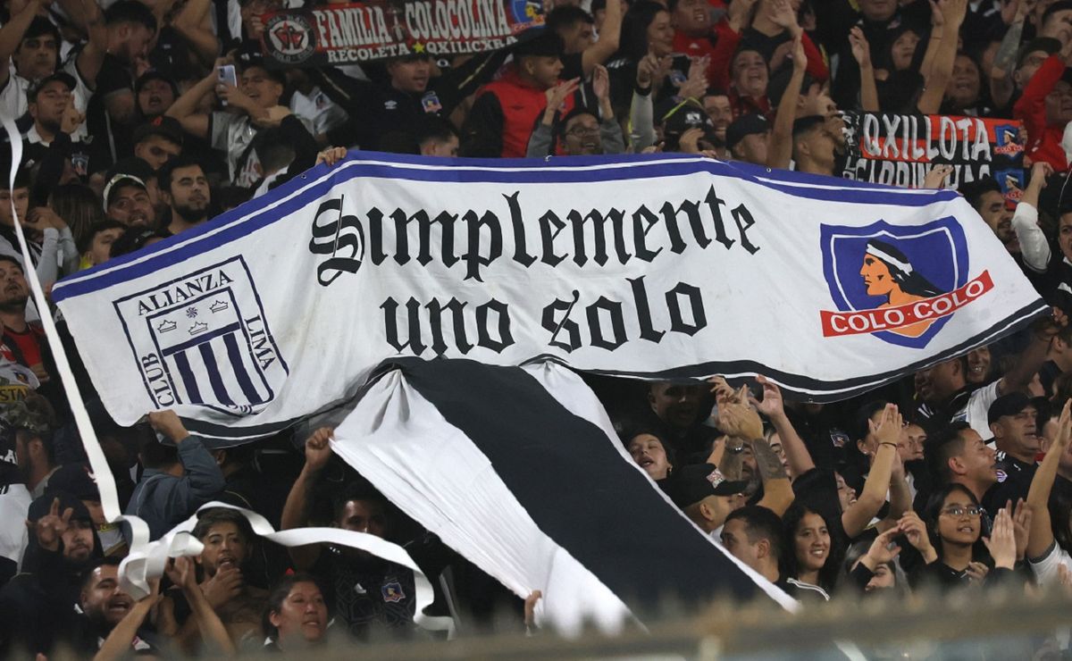 - Bolavip Chile "Simplemente uno solo": tour de hinchas de Colo Colo