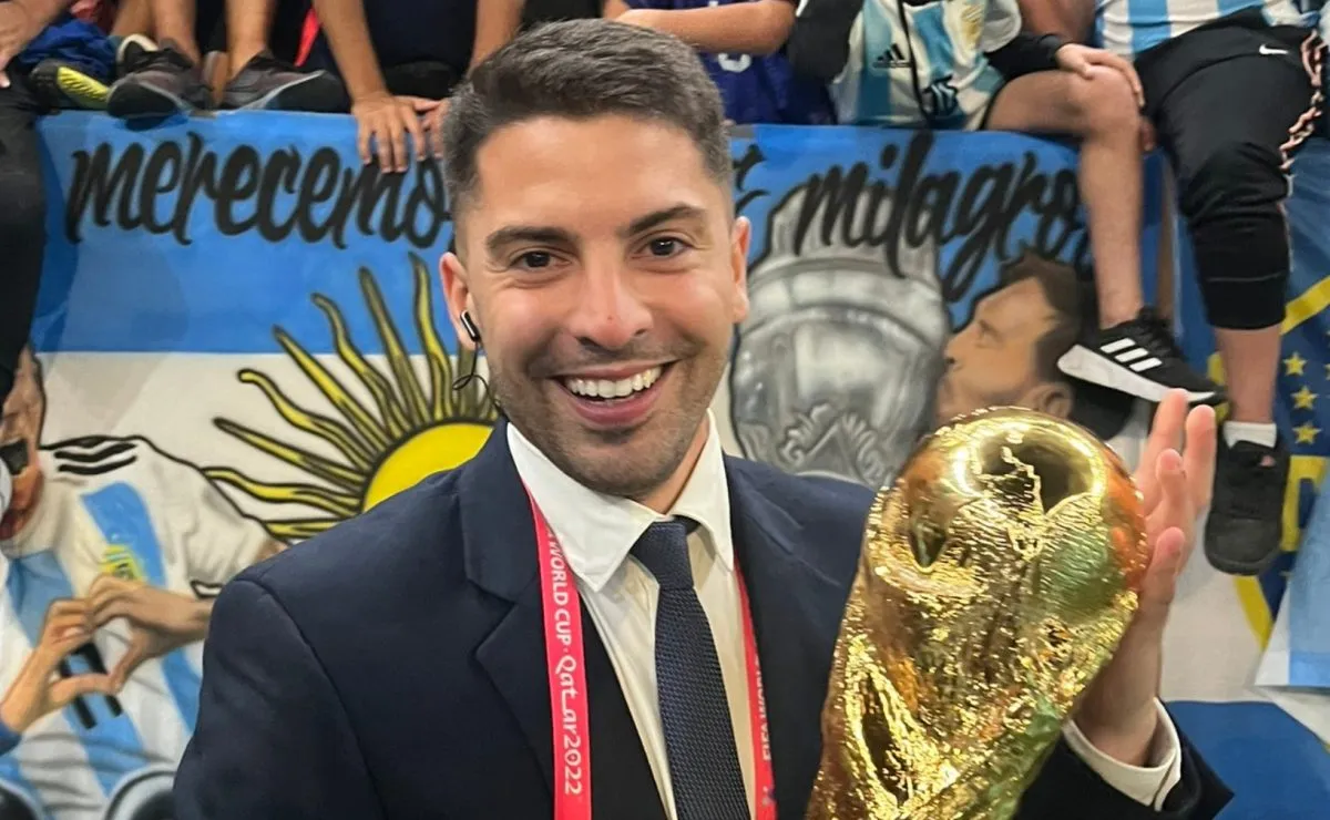 El inesperado regalo de los hinchas de la U a un periodista argentino ...