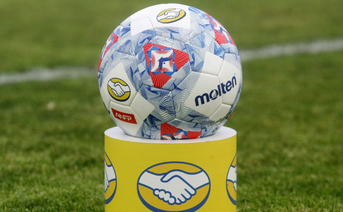 ¡Terremoto en el fútbol chileno! Entrenador presenta su renuncia pese a ...