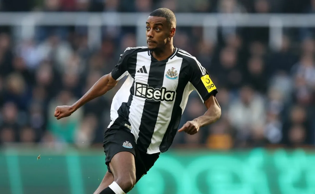 Alexander Isak no jugará en Liverpool vs. Newcastle por la Premier ...