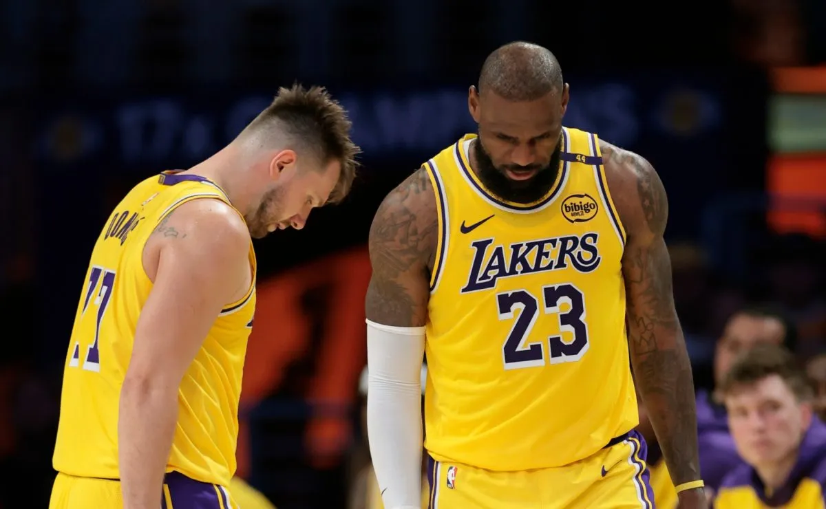 Doncic y LeBron recrean una foto icónica y se hacen virales