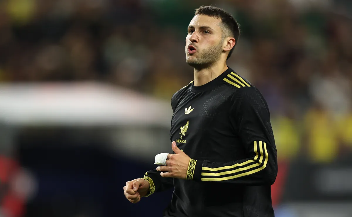 Andrés Vaca reveló que Santiago Giménez irá al Mundial pase lo que pase