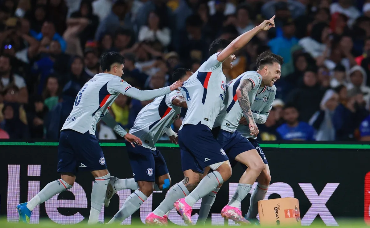 Burla de Cruz Azul al festejo Goya de Pumas