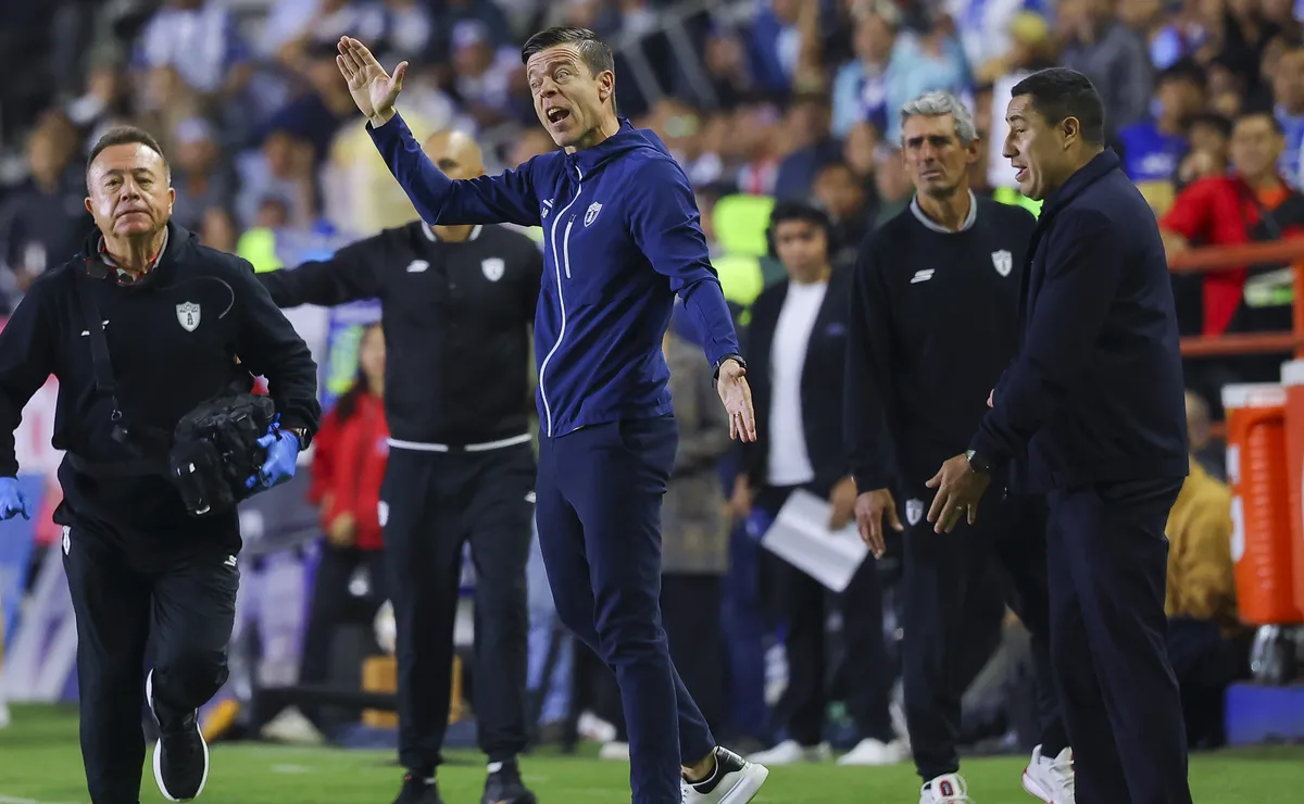 Los 4 técnicos que tendría Pumas para reemplazar a Efraín Juárez