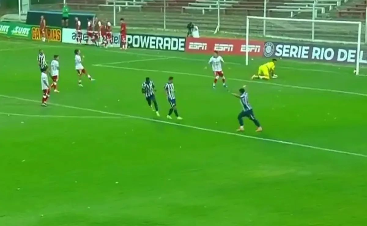 VIDEO: el golazo de Eryc Castillo para el descuento 2-1 de Alianza Lima ...