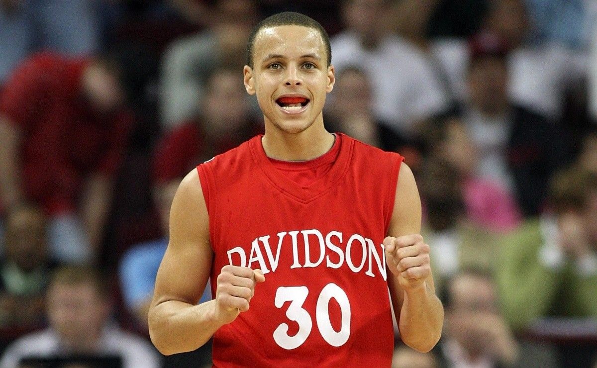La insólita razón por la que Davidson no retira la camiseta de Steph ...