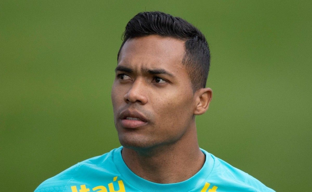 Corinthians desiste de Alex Sandro e avalia contratação do lateral ...
