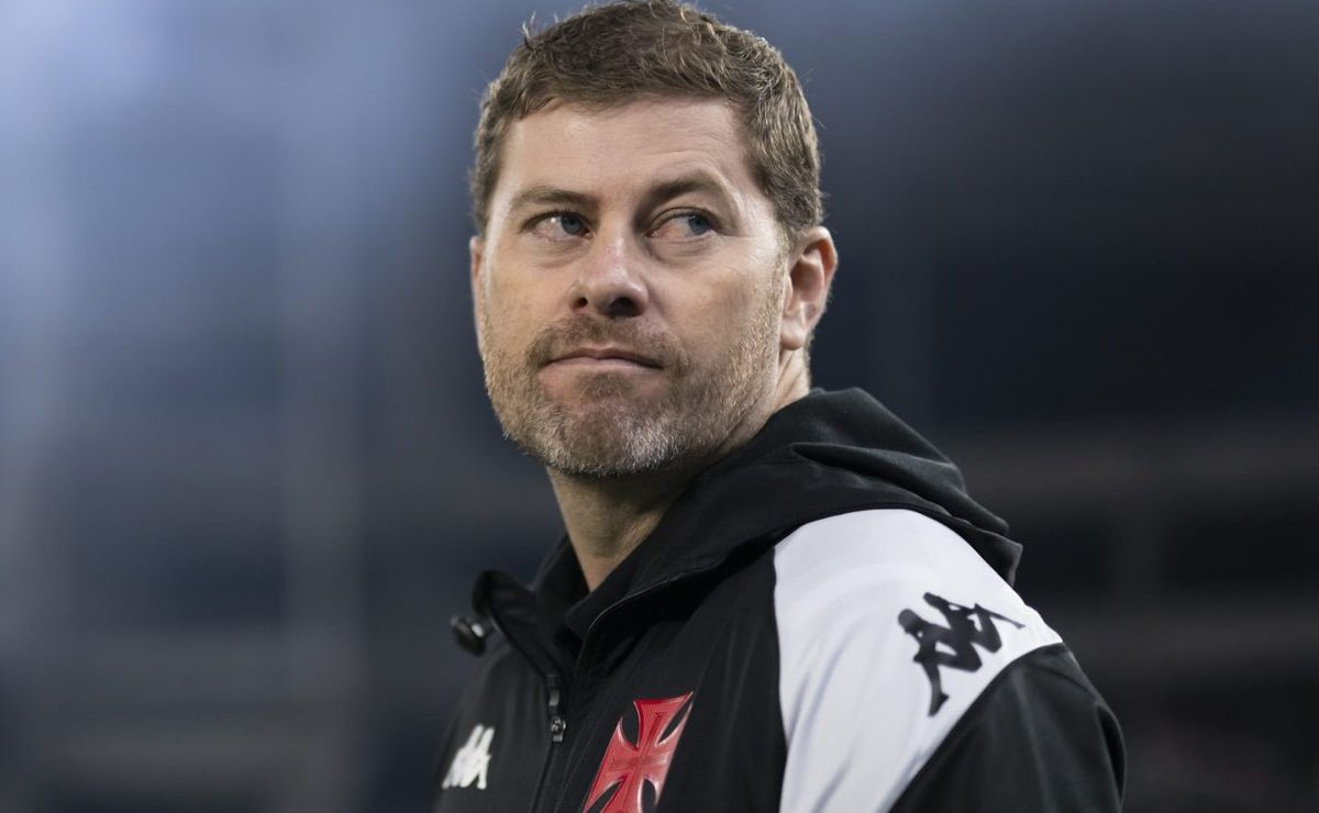 Rafael Paiva barra JP e Alex Teixeira por opção técnica no Vasco
