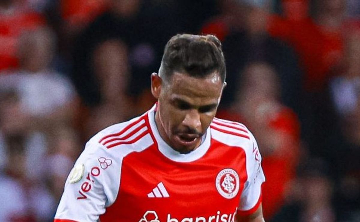Roger esboça Internacional com Rômulo no lugar de Fernando