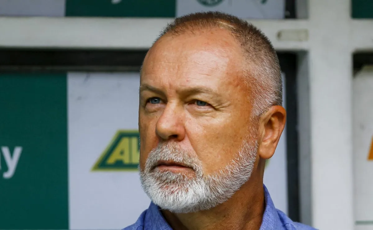 Diretoria do Fluminense cogita demissão de Mano após tropeço