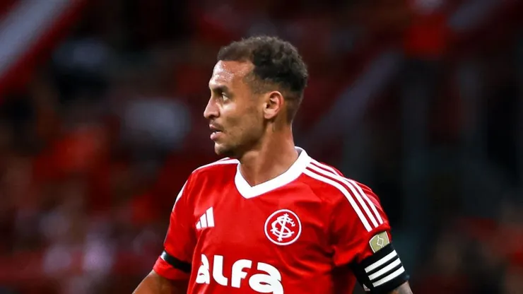 Alan Patrick é artilheiro do Internacional em clássicos Gre-Nal