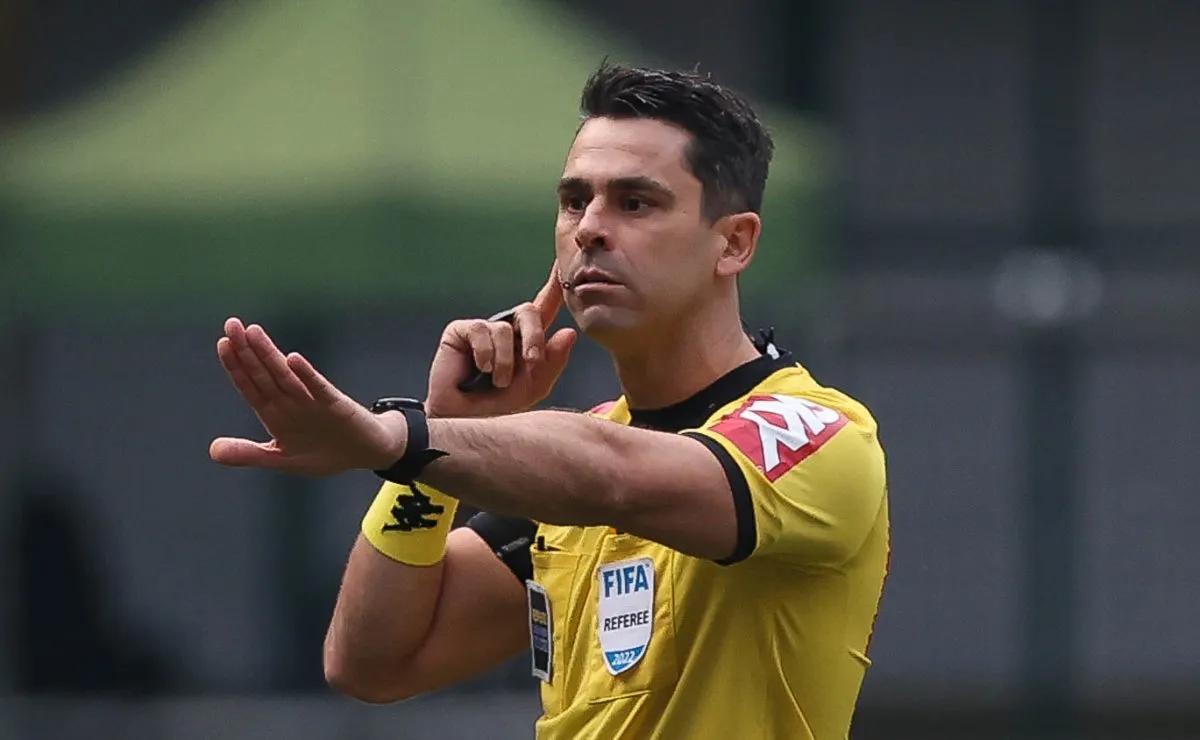 CBF inocenta Flávio Rodrigues de Souza após 'treta' em Inter x Fortaleza