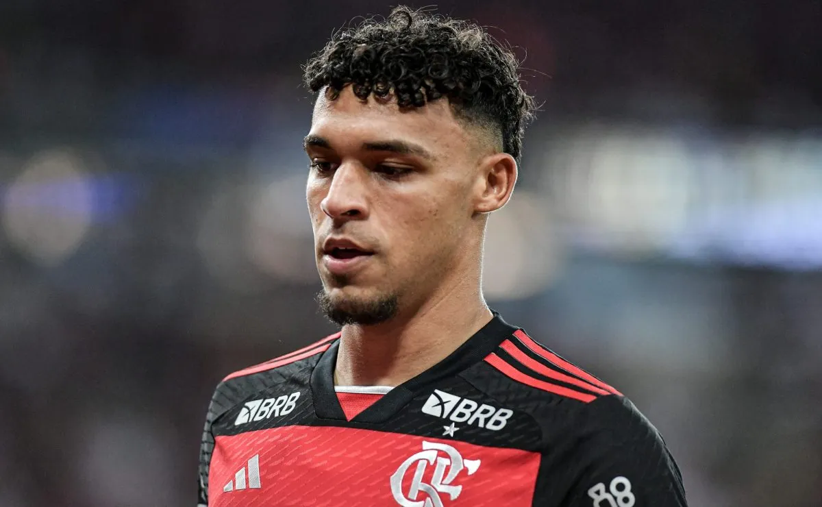 Filipe Luís detalha situação de Victor Hugo no Flamengo