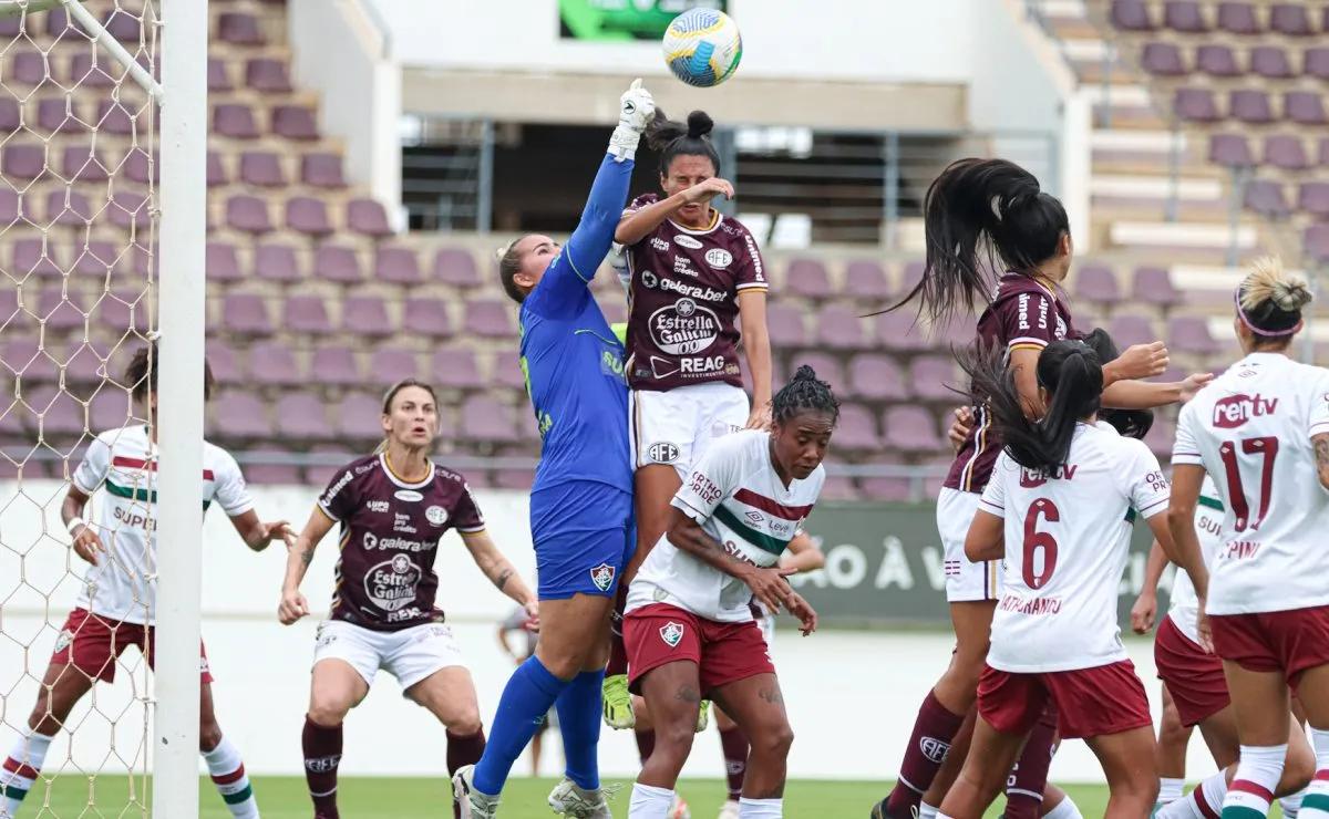 Fluminense enfrenta a líder Ferroviária pela oitava rodada do Brasileirão