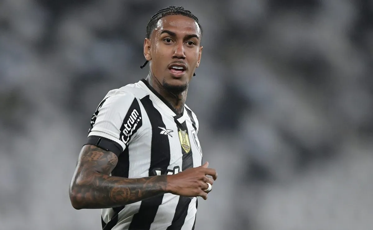 Rwan Cruz vibra com primeiro gol pelo Botafogo