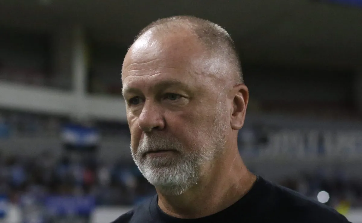 Familiares de Mano morrem em acidente e técnico do Grêmio volta ao RS