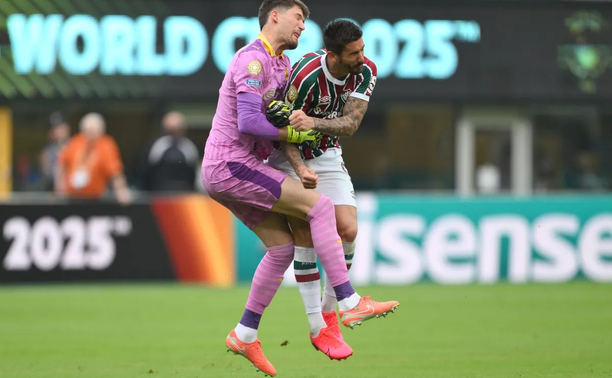 Everaldo, do Fluminense, perde gol feito e é criticado