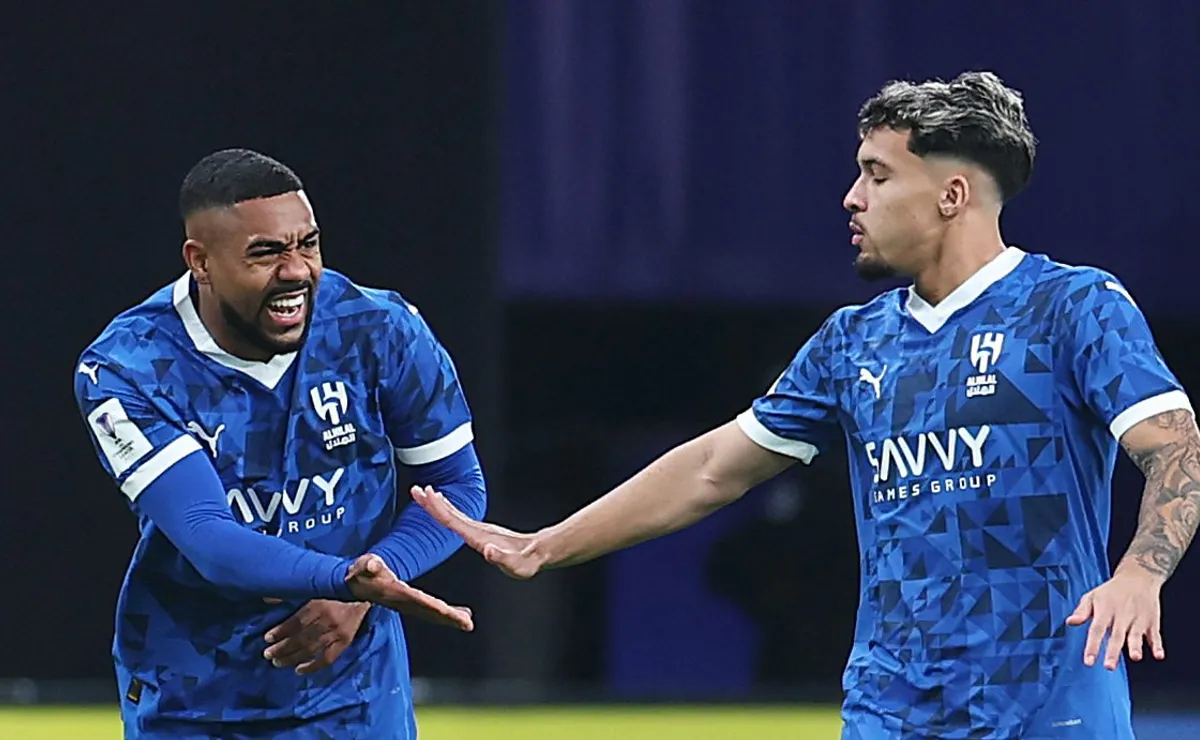Malcom e Marcos Leonardo são ovacionados após Manchester City x Al ...