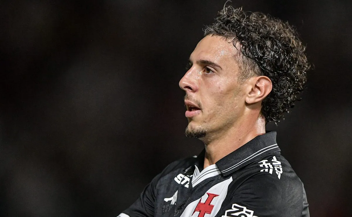 Destaque do Vasco, Nuno Moreira encara o Inter no Beira-Rio neste domingo