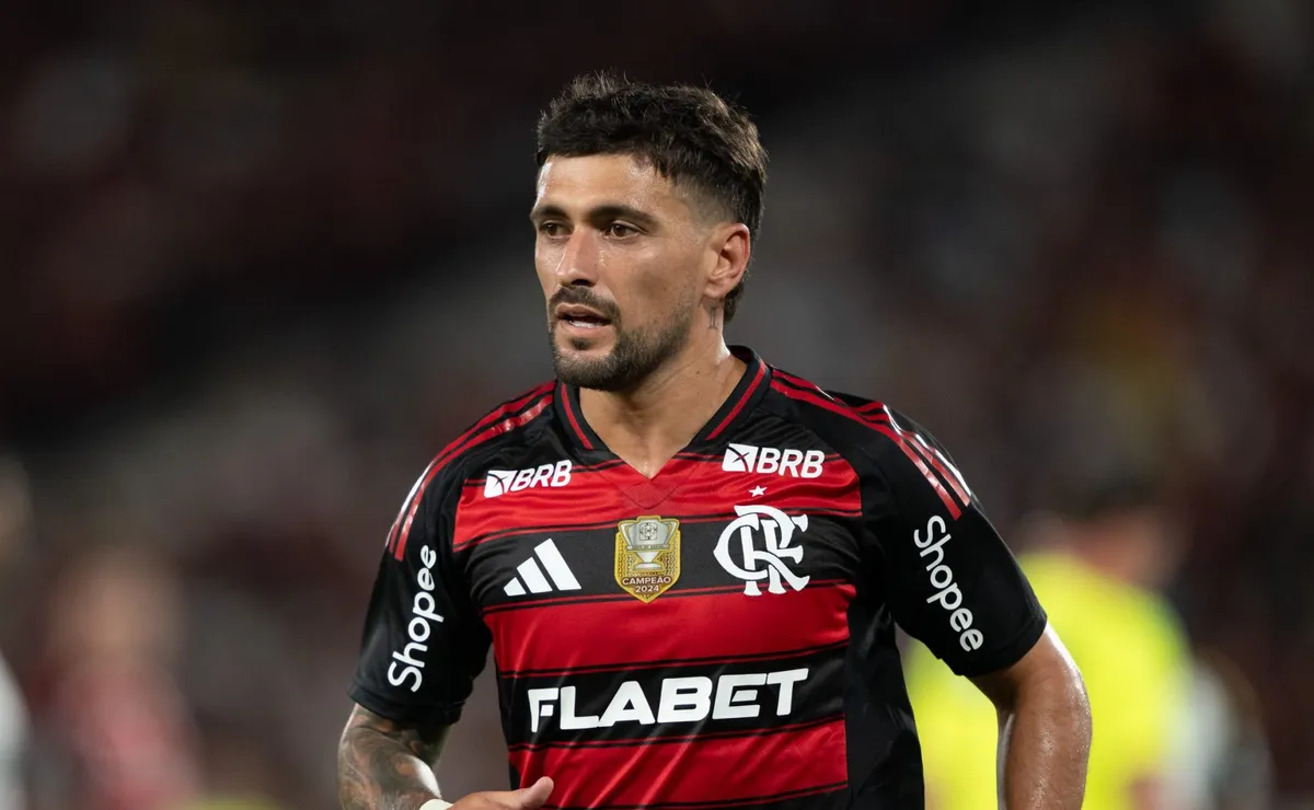Técnico do Uruguai manda recado ao Flamengo sobre Arrascaeta