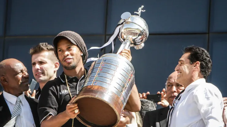 Ronaldinho Gaúcho, o Bruxo que mudou a história do Galo