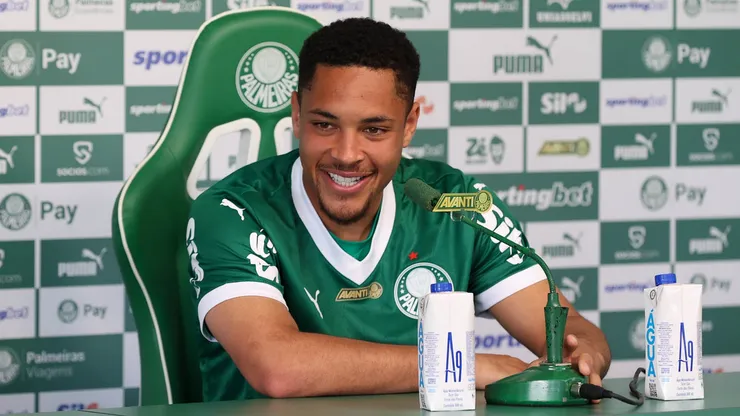 Nicola descarta possível venda de Vitor Roque pelo Palmeiras