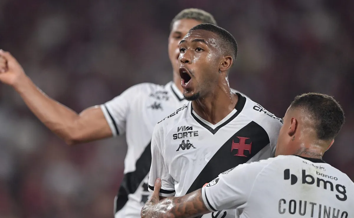 Fique por dentro dos números de Rayan no clássico contra o Flamengo