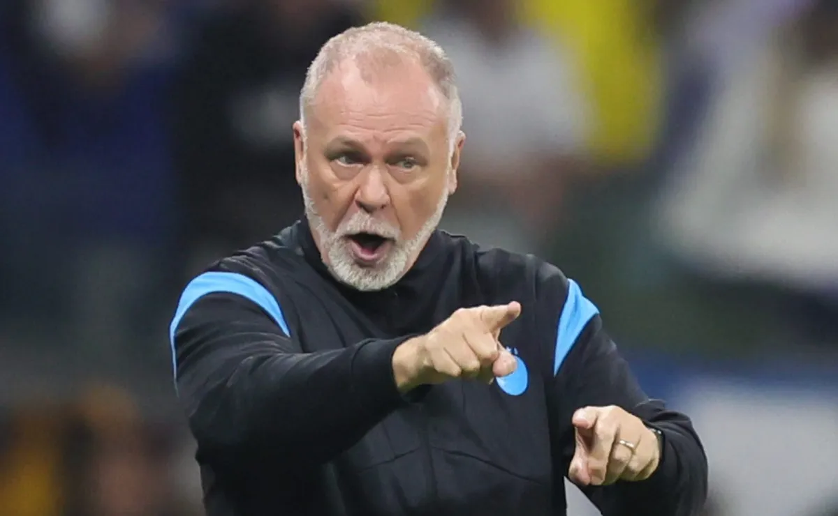 Mano Menezes revela que tirou Arthur do Grêmio após ameaças do árbitro