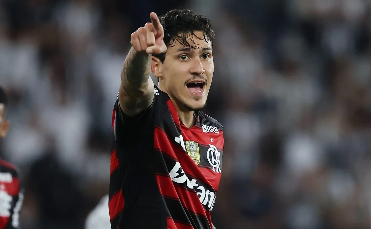 Pedro decide clássico, Flamengo vence Botafogo e pressiona o Palmeiras