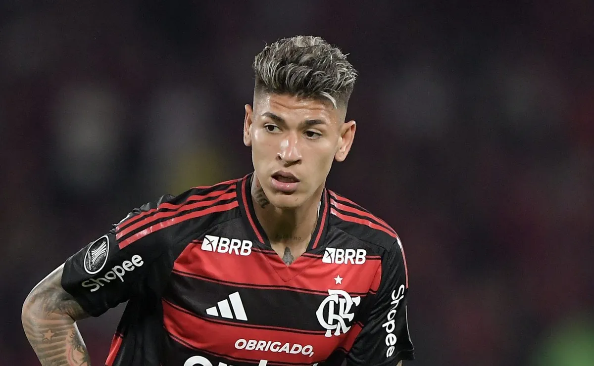 Carrascal tem edema ósseo na costela após lesão em Flamengo x Sport