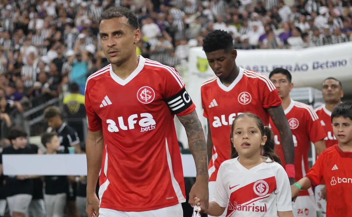 Internacional tem Alan Patrick, Bernabei e +5 pendurados para jogo com ...