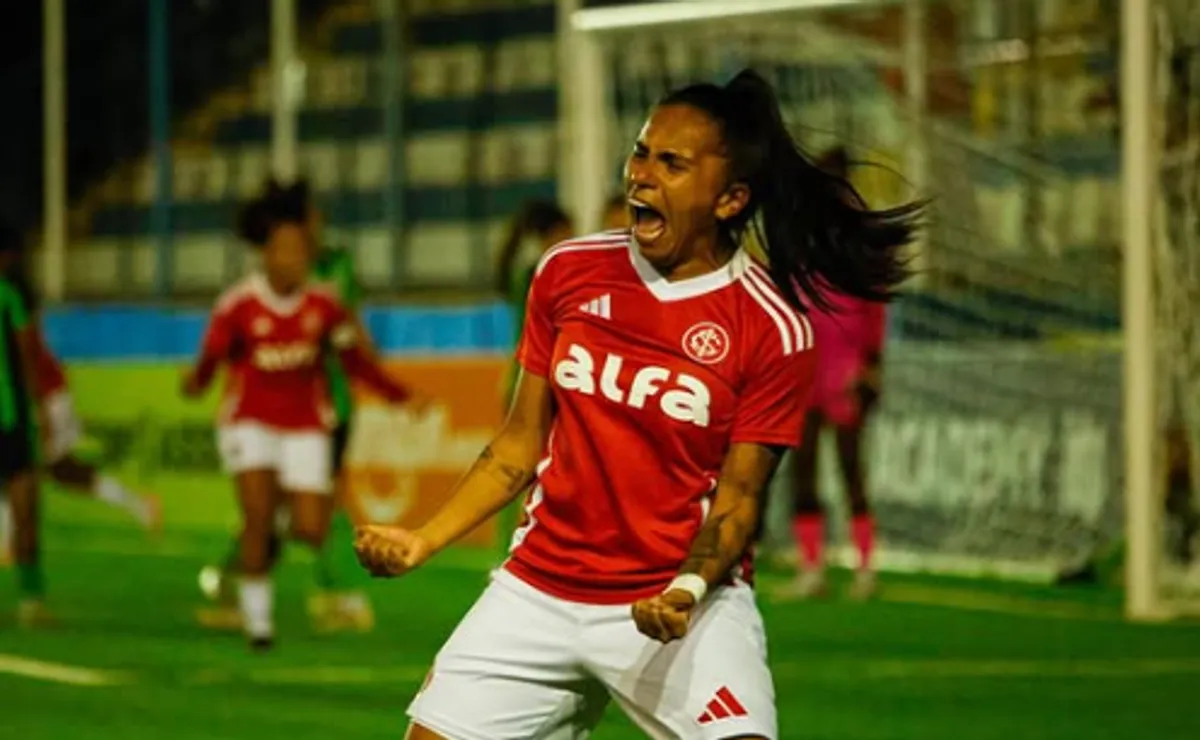 Katrine, do Internacional, assina pré-contrato com Santos em 2026