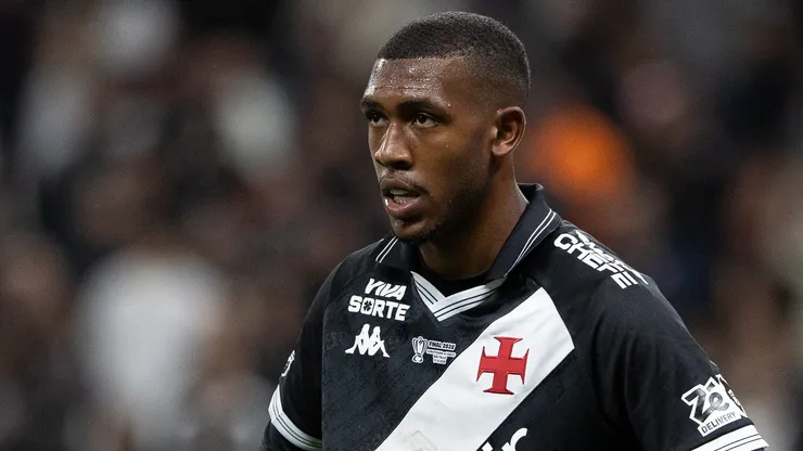 Rayan é eleito o melhor jogador do Vasco na temporada 2025
