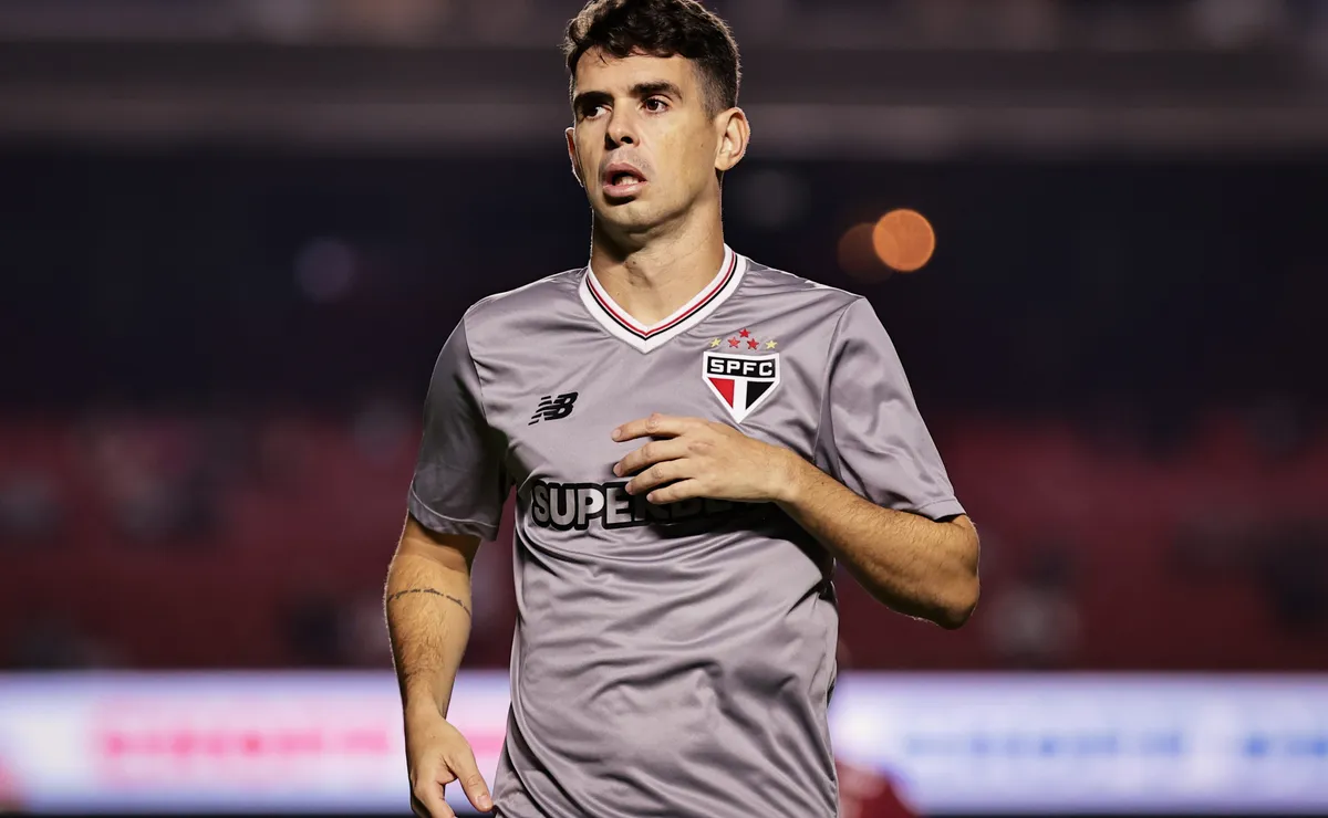 Crespo pede cinco reforços e pressiona São Paulo no mercado