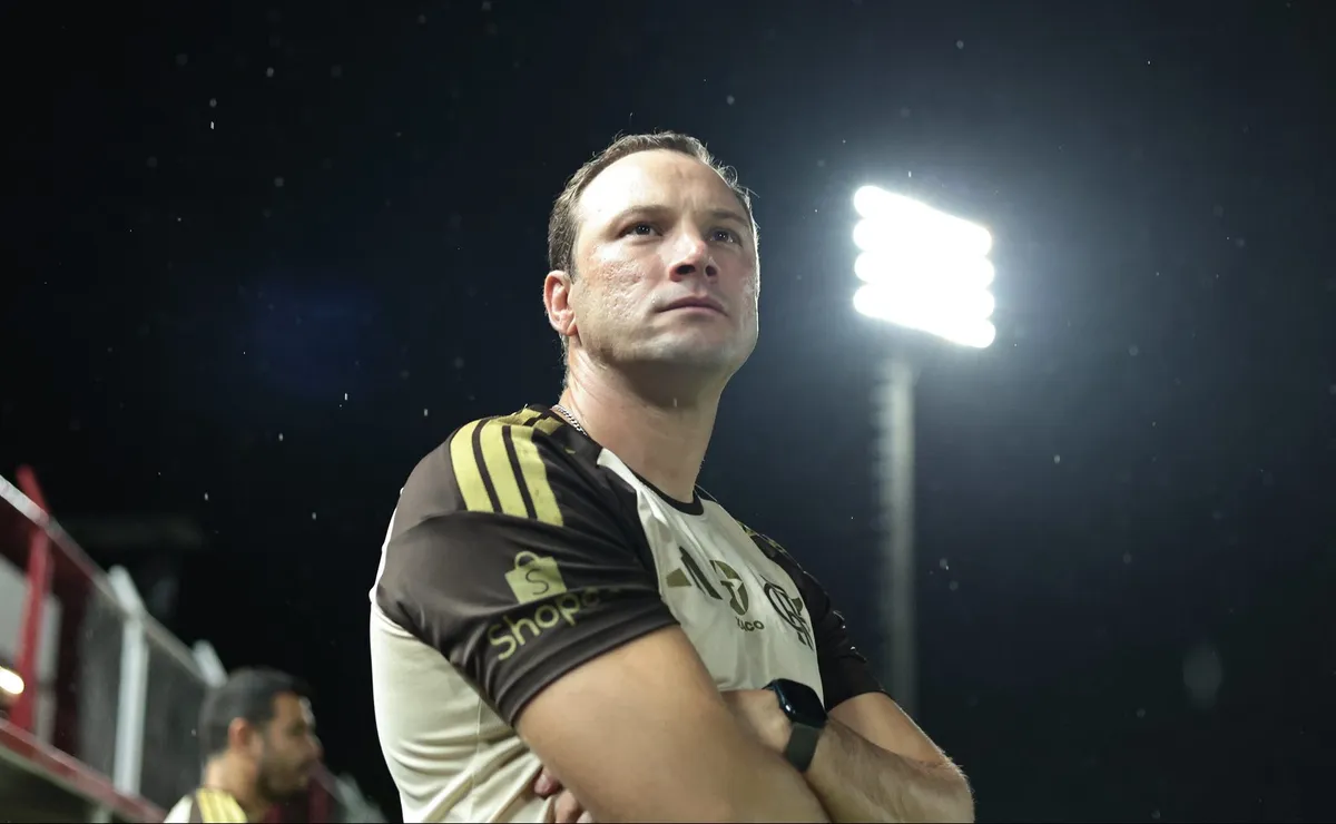 Expulsão e decisões de Bruno Pivetti agravam dura derrota do Flamengo