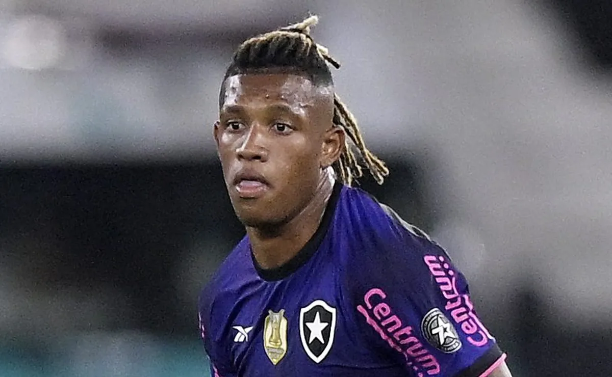 Danilo encerra novela sobre Botafogo, Flamengo ou Palmeiras e define futuro