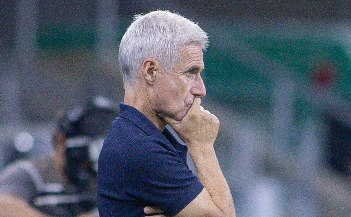 Luis Castro prepara mudança ofensiva no Grêmio para o Brasileiro